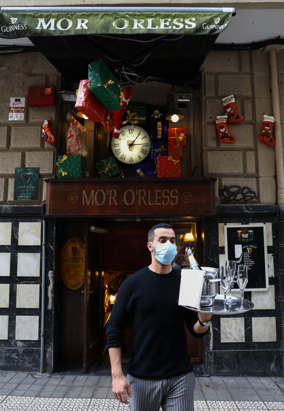 Fotos: Poteo antes de Nochebuena en Bilbao con mascarilla obligatoria ...
