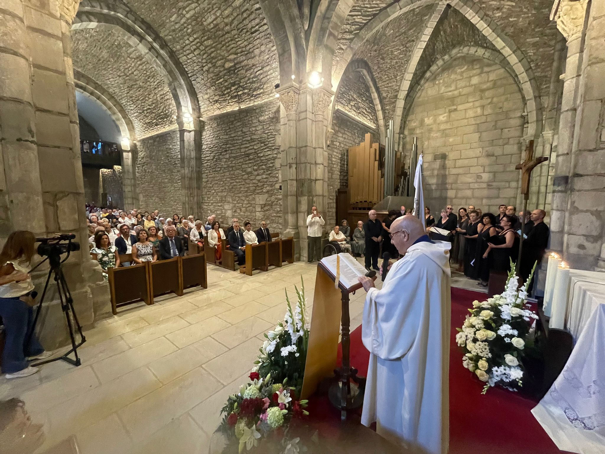 Fotos: Misa de despedida a los tres monjes benedictinos que residen en ...