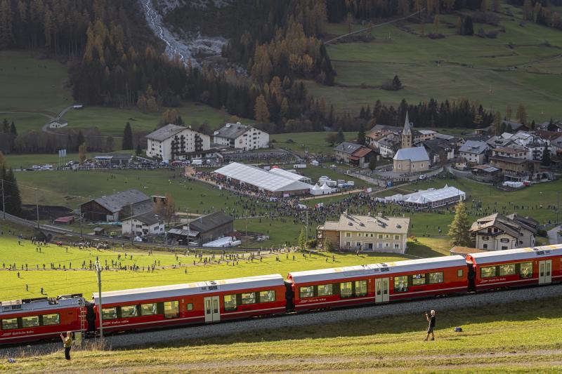 Fotos: El tren más largo del mundo recorre los Alpes Suizos | El Correo