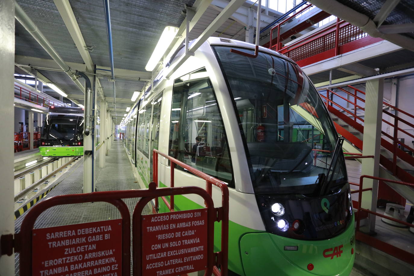 Las cocheras, entre Aretxabaleta y Betoño | El Correo