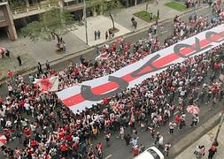 La bandera más grande del mundo es de River | El Correo