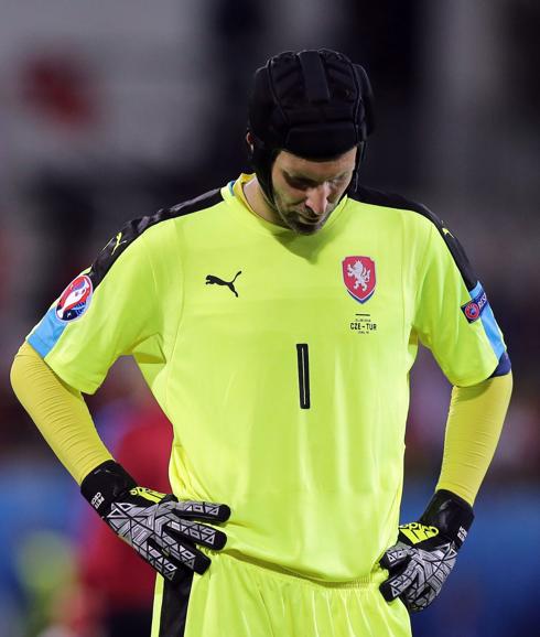 Petr Cech anuncia que deja la portería de la selección checa | El Correo