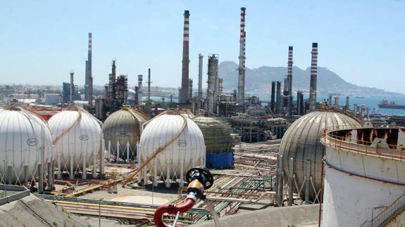 Las refinerías españolas aguantan el chaparrón | El Correo